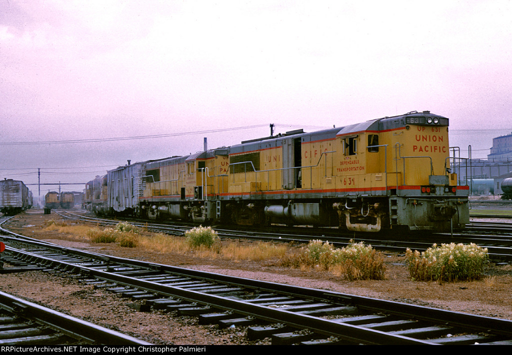 UP U25B's 631 and 621